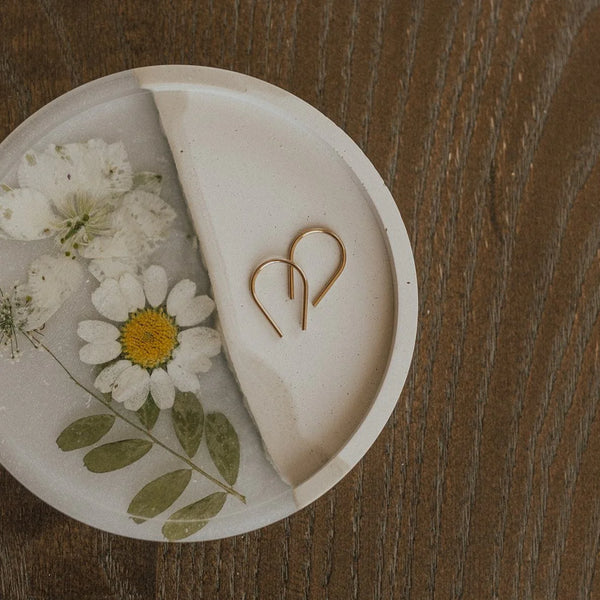 Horseshoe-Shaped Earrings, in Gold or Silver - Elysium Hope
